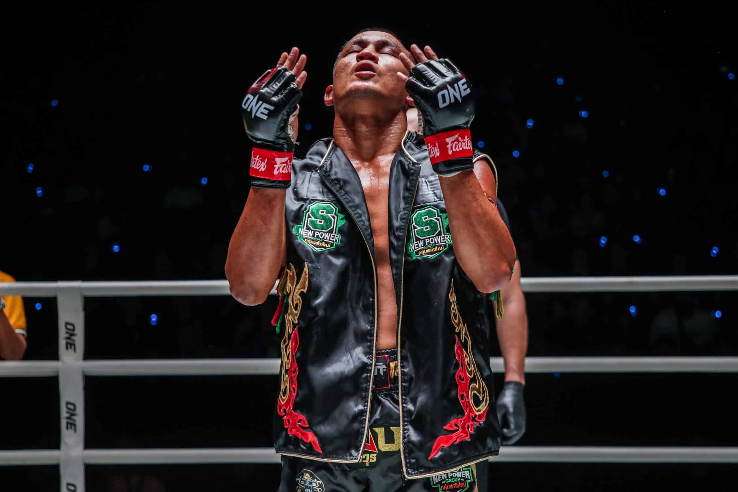 Saeksan 'Kon Mai Yom Kon': Legenda Muay Thai - Kulit Bundar